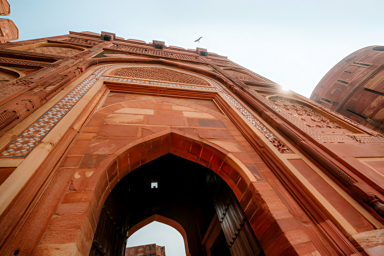 The Majestic Walls of the Taj Mahal: A Testament to Mughal Grandeur ...