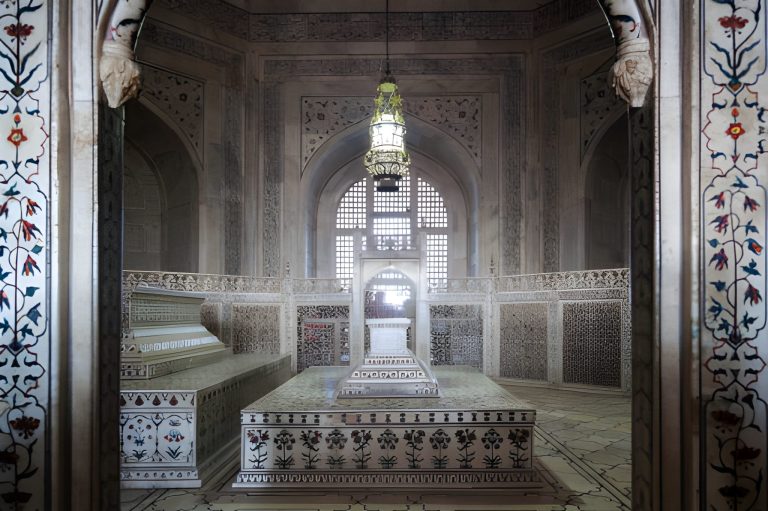 The Octagonal Inner Chamber of the Taj Mahal - Tickets Taj Mahal